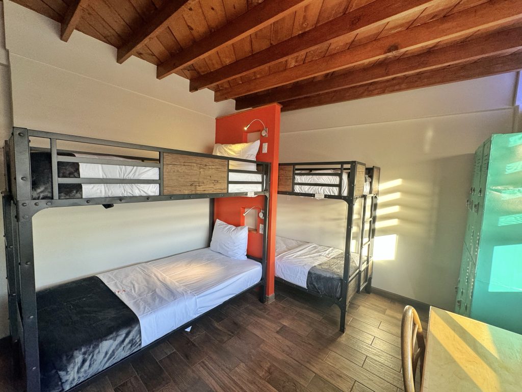 Paris Hostel – H+